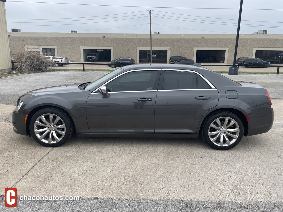 Used 2019 Chrysler 300 in Haltom City, TX ( H715697 ) | Chacon Autos