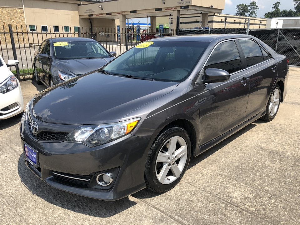 Used 2014 Toyota Camry SE for Sale - Chacon Autos